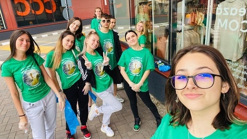 „Și naturii îi este greu să se lase de fumat”: peste 8 kg de chiștoace ...